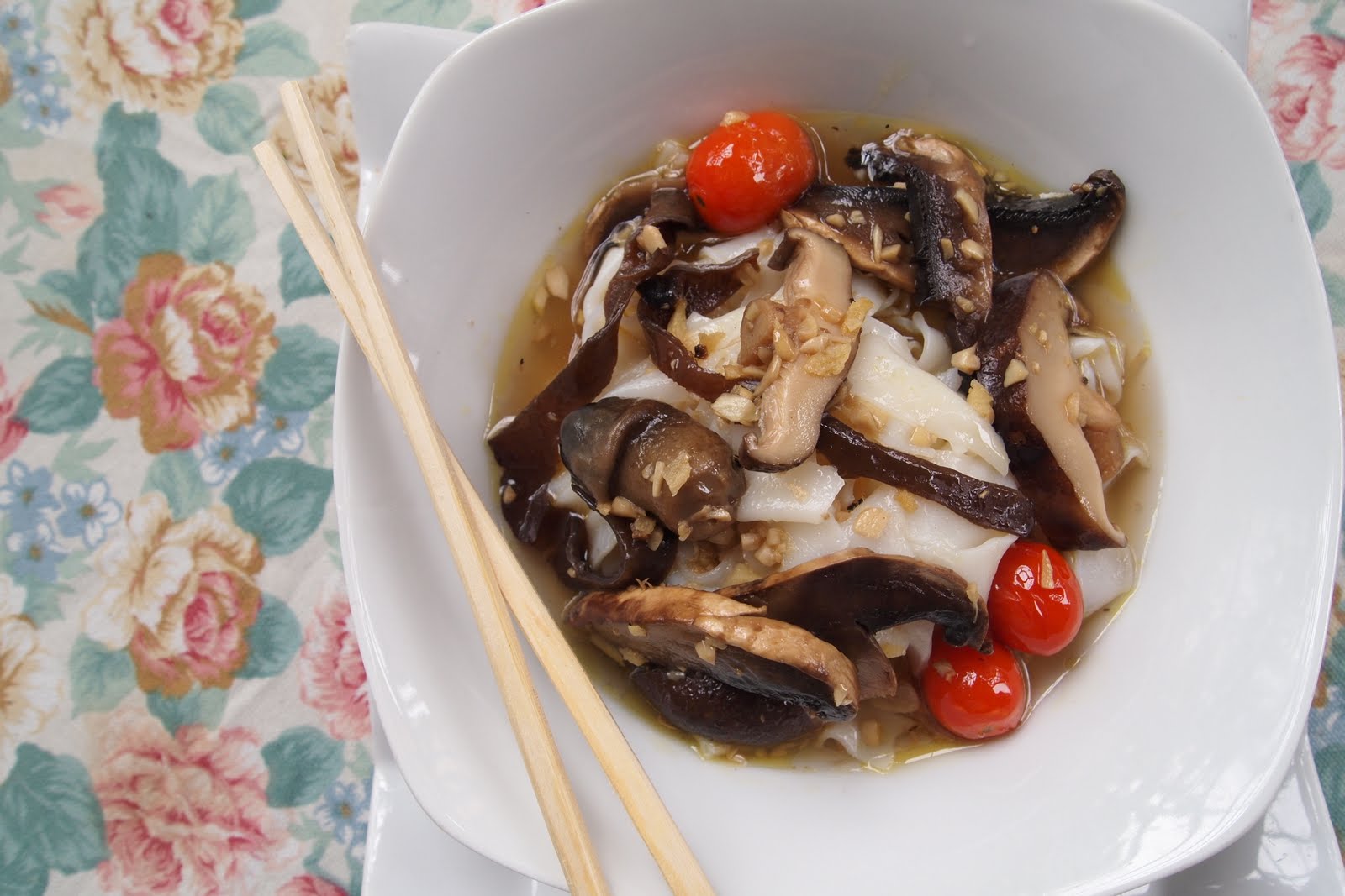 Mummy's Perfect Kuey Teow Mushroom Soup - Cooking with Marina Mustafa