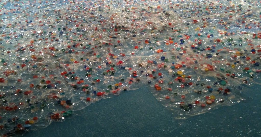 L'isola di plastica e pattume continua a crescere ogni anno