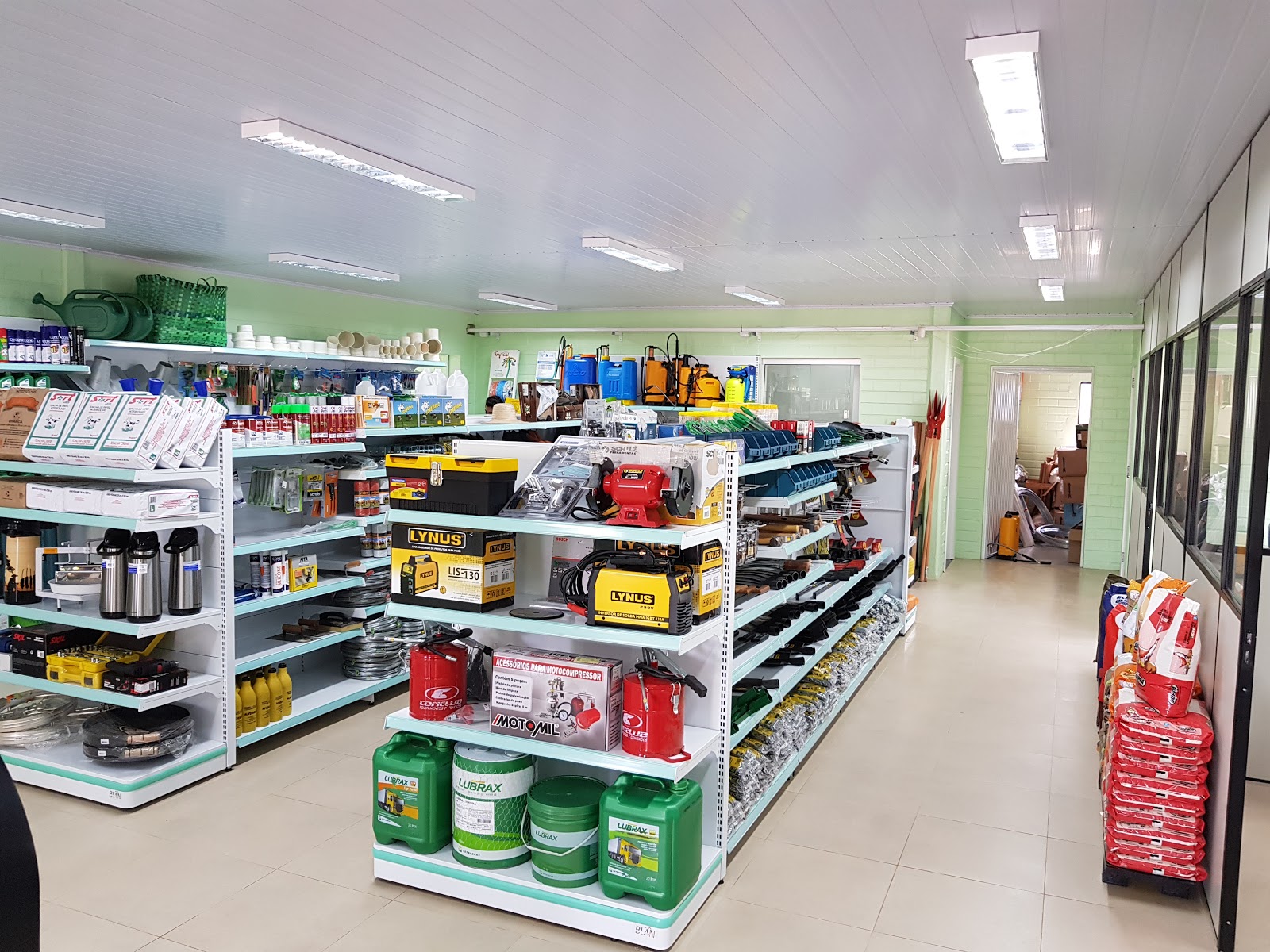 Merchandising Sem Limites!: Agropecuária Loja Nova em Vitorino PR