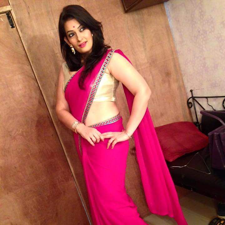 Gulfam Kali Fame Falguni Rajani Hot Saree Stills Actress World