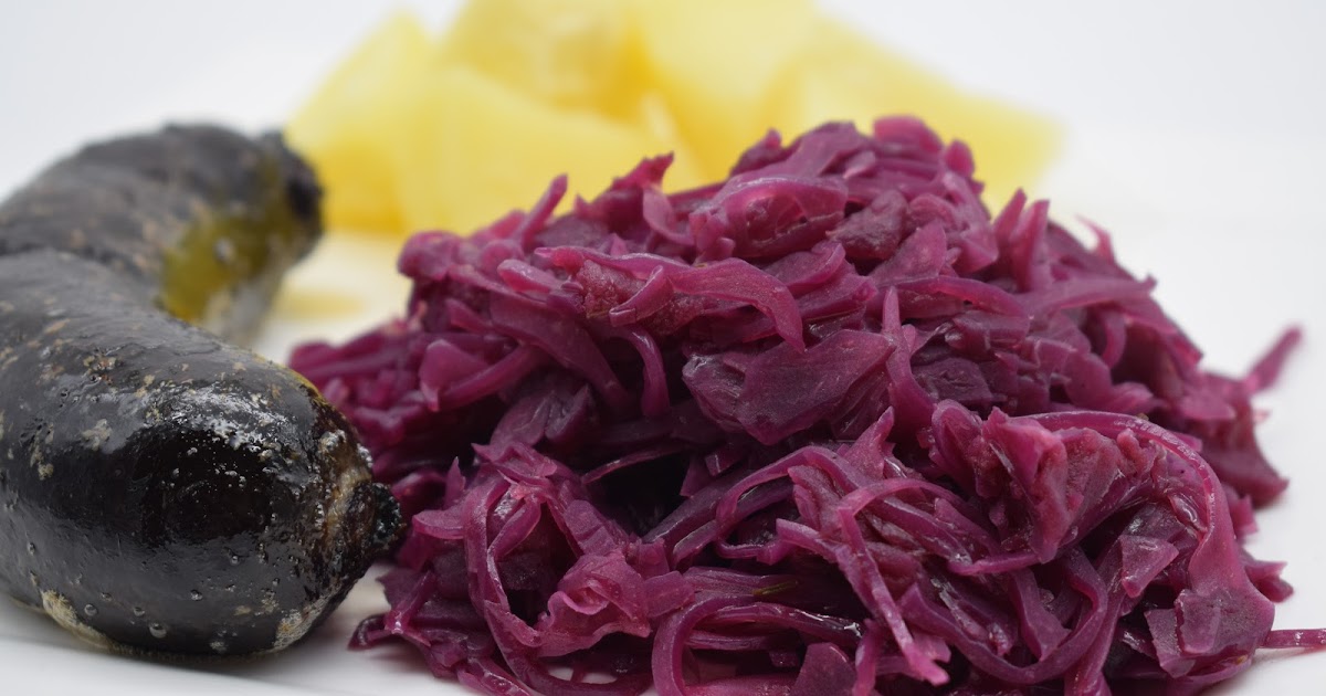 Rode kool met appeltjes en kaneel - Red cabbage with apple and cinnamon*