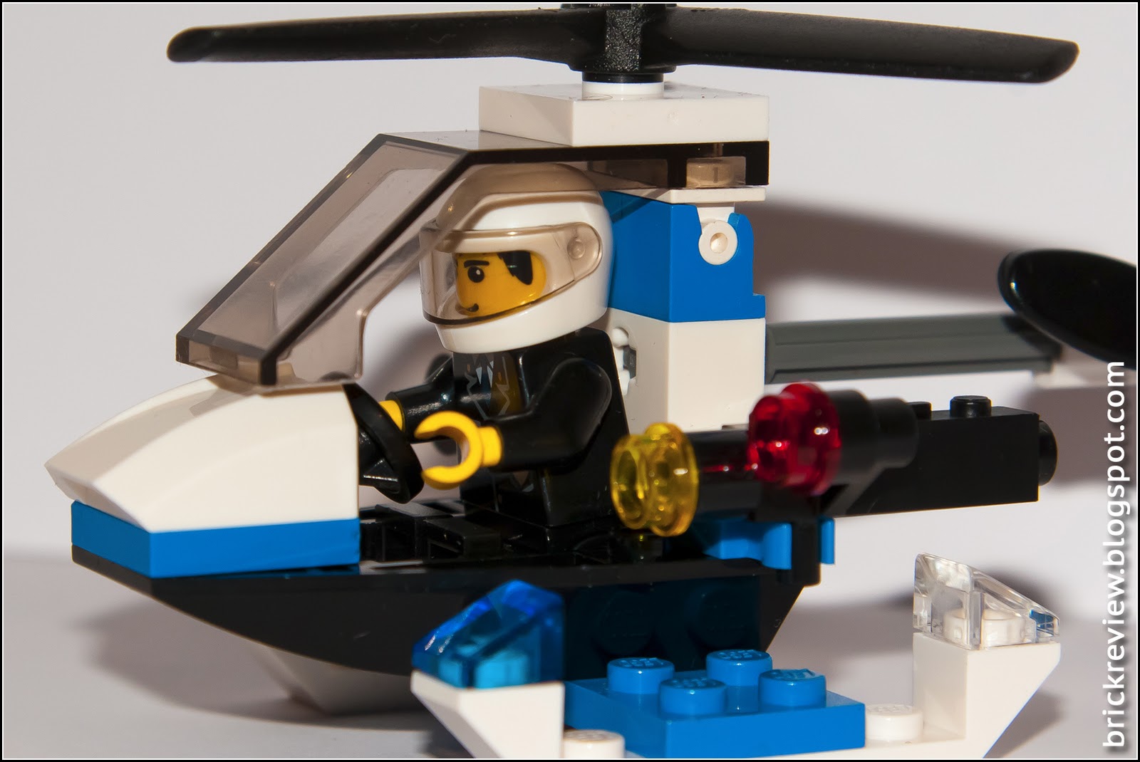 Brickreview: LEGO 4991: MiniElicottero della Polizia