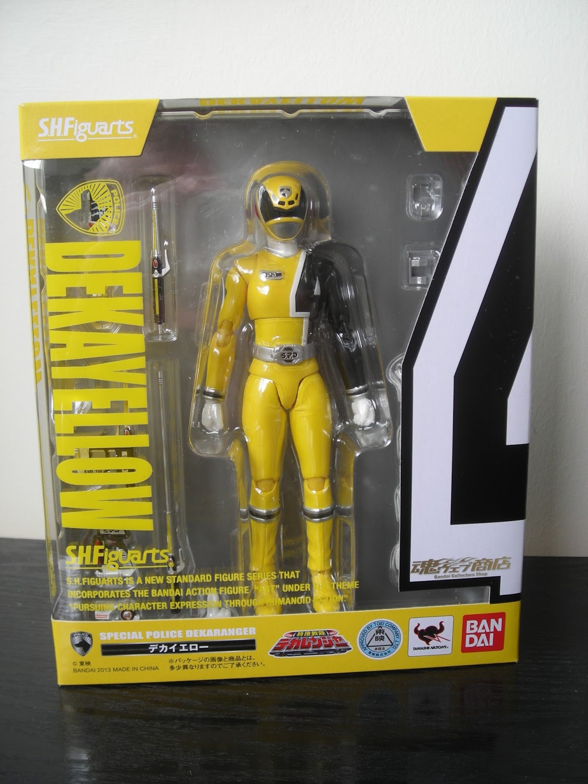 My Shiny Toy Robots: Toybox REVIEW: S.H. Figuarts Deka Yellow