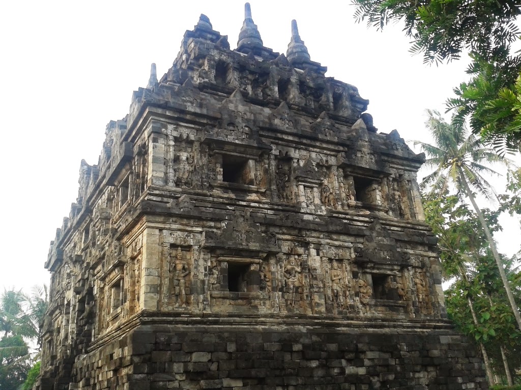 Blusukan ke Candi Sari - Nasirullah Sitam