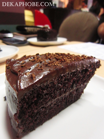 Chocolat: Deep Dark Chocolate Cakes