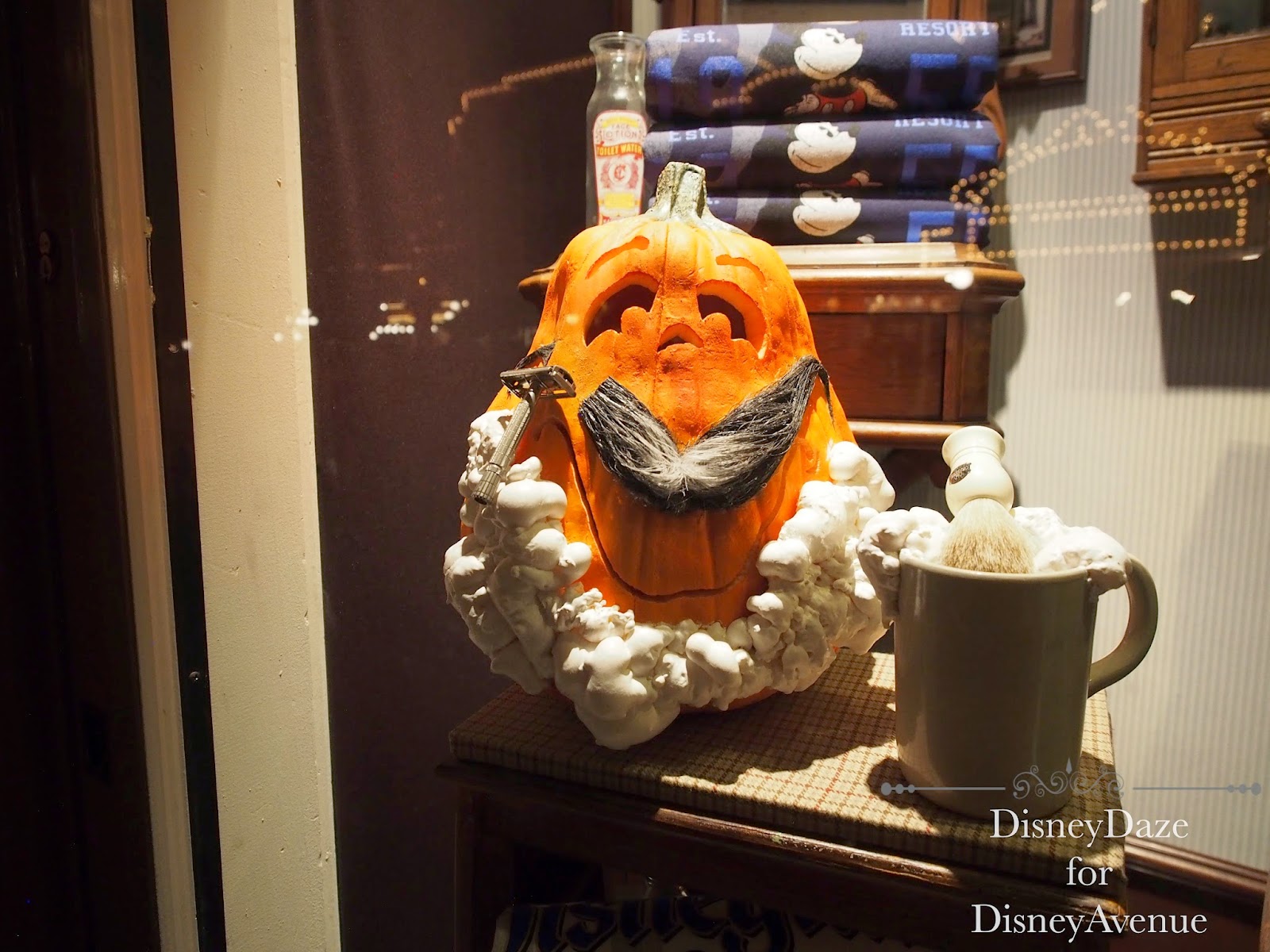 Disney Avenue: A Walk in the Park: Disneyland Edition