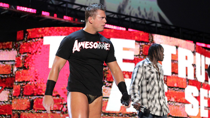 WWE In live!!!!: CM PUNK vs THE MIZ