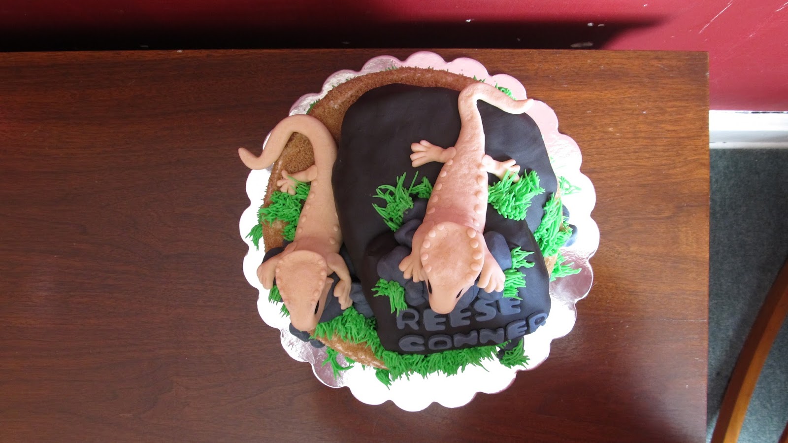 Cake Designs by Steph: Bearded Dragon Cake!