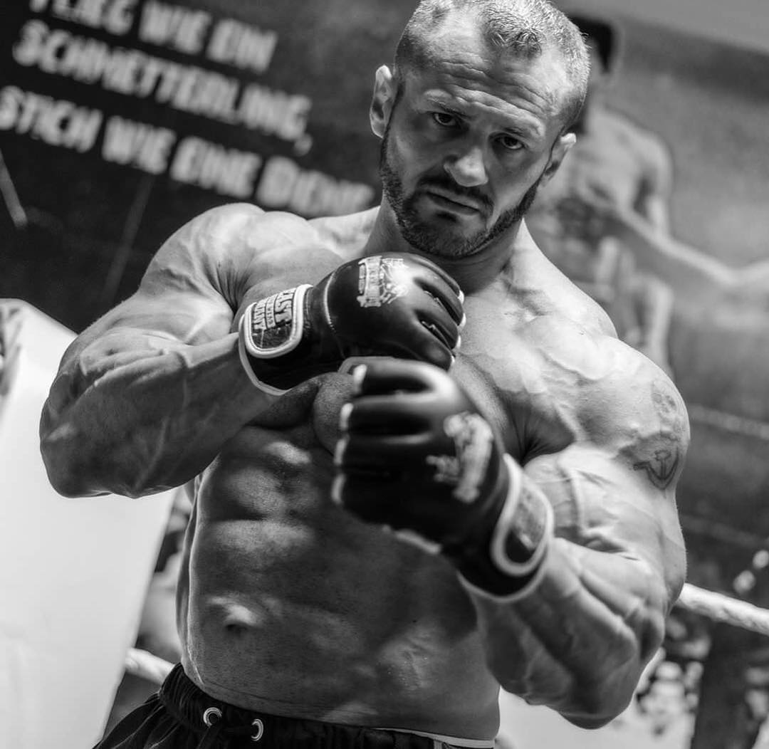 Muscle Lover: Super-Heavyweight bodybuilder Alexej "Mr. Biceps" Kauz ...