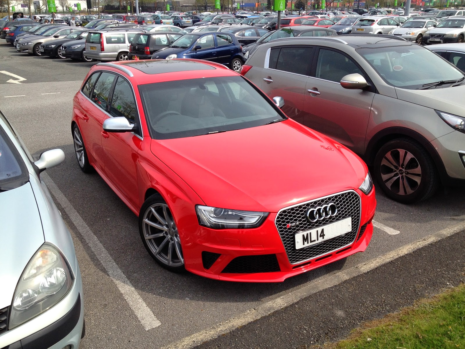 Dream Car Spotter: Audi RS4 Avant 2014
