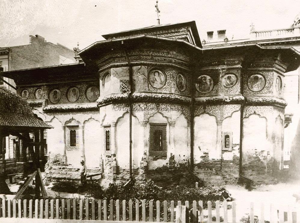 Turist în București: Strada Stavropoleos - Centrul Vechi - Bucuresti