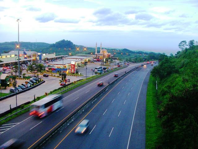 ~: Rest Area Purbaleunyi km 97 Viewed Above The Highway