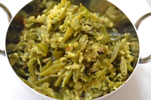 Vaniensamayalarai: Pulka Fulka (Indian soft bread) with broad beans