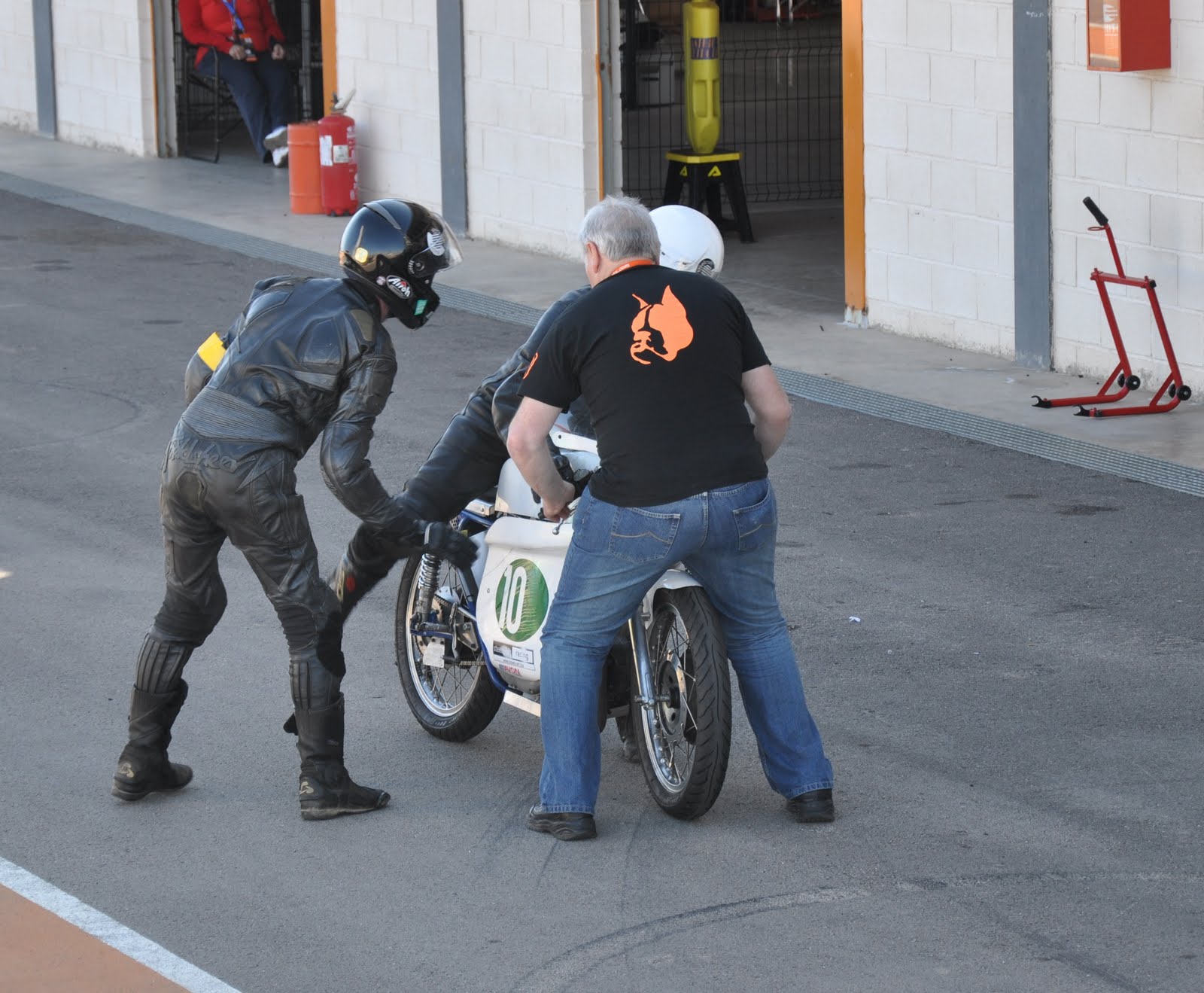 Ducati Single Racing: 2011 - Our First meeting