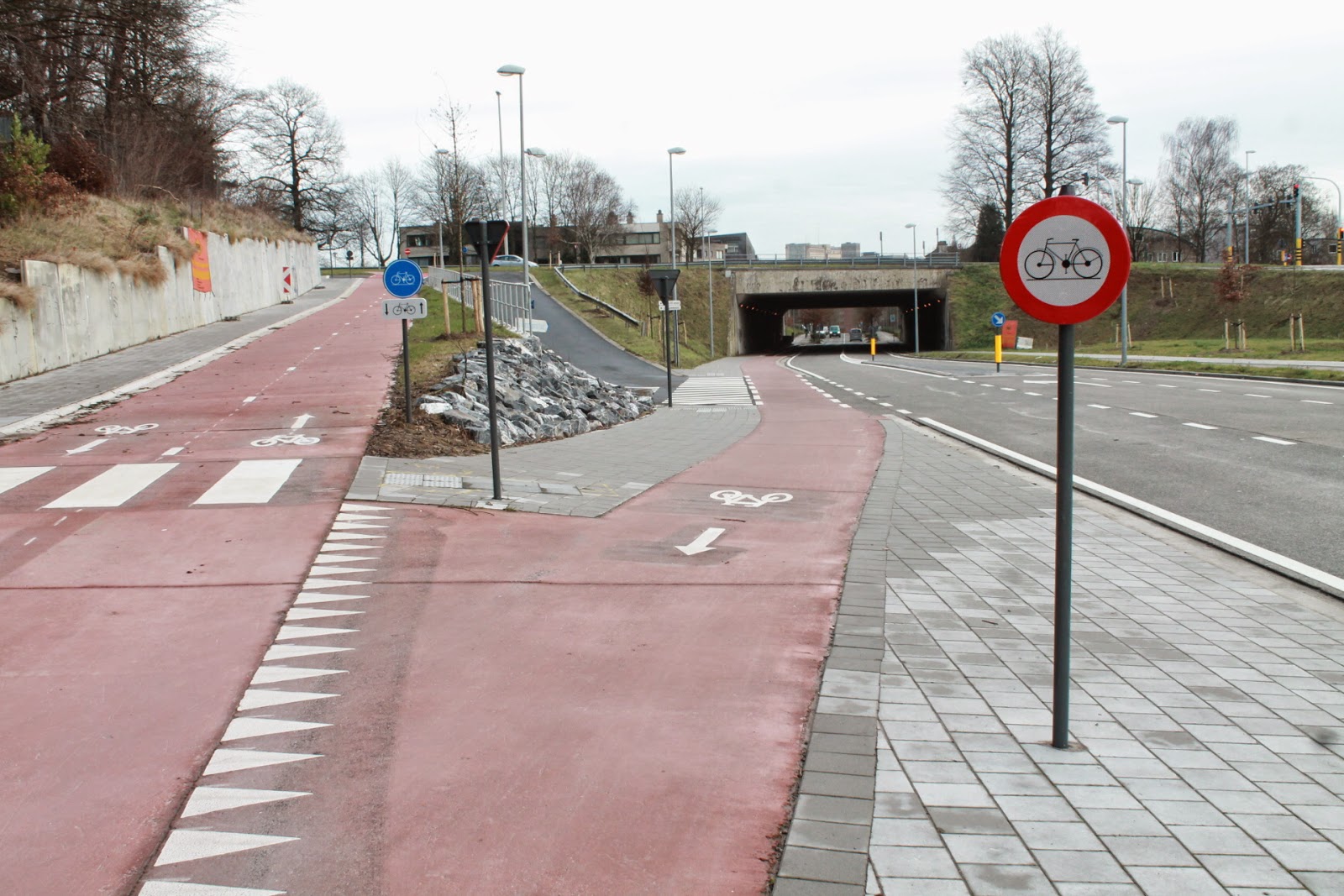 Eindeloze Omwentelingen: Reglementair: enkelrichting fietspaden