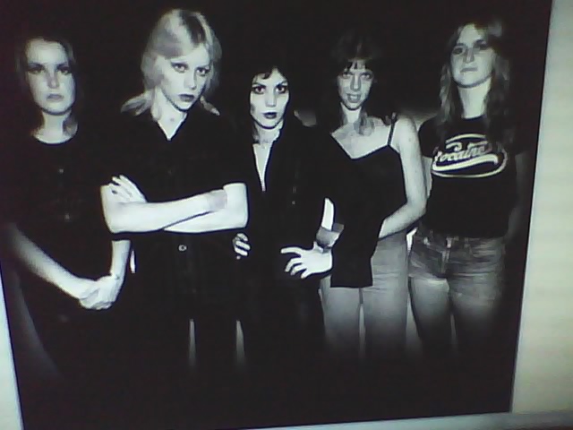 ARQUIVO DE IMAGENS: RUNAWAYS 1