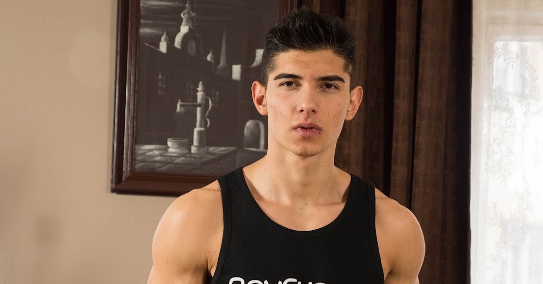 HALL OF GUYS AND MEN IN JEANS: Jared Shaw