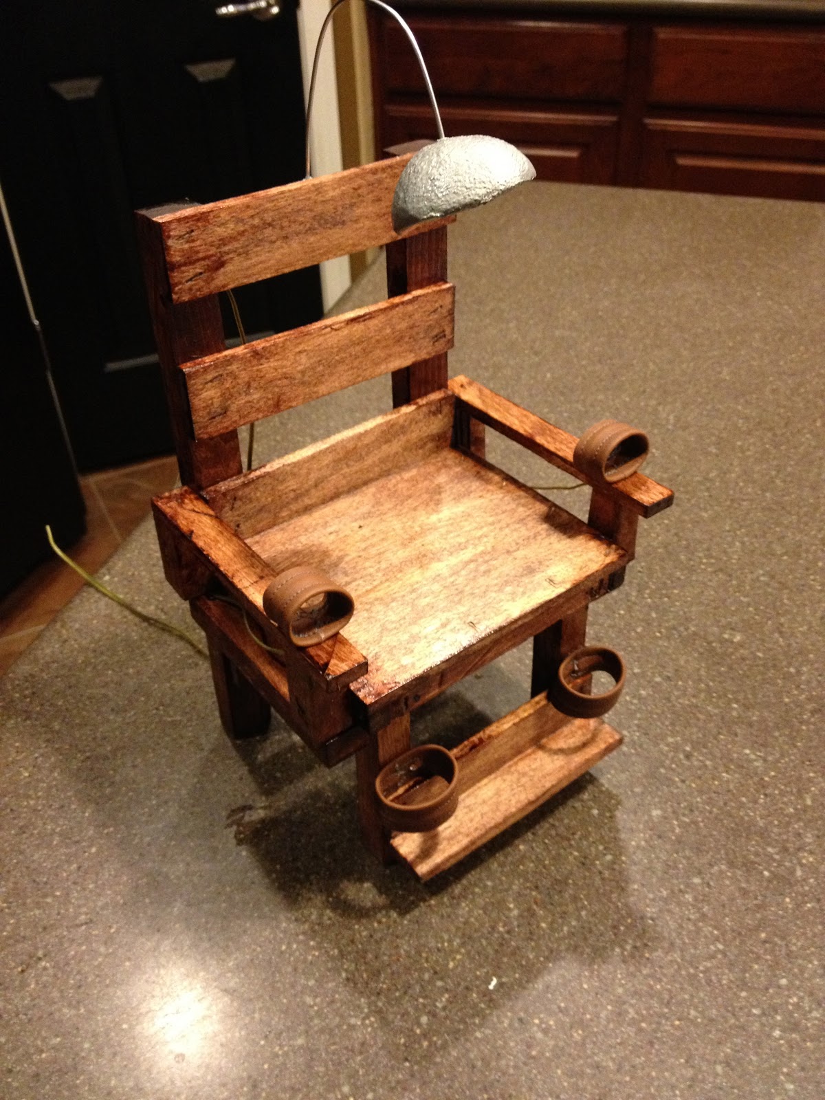 The Hillen-Mansion: Mini Electric Chair iPhone Charger