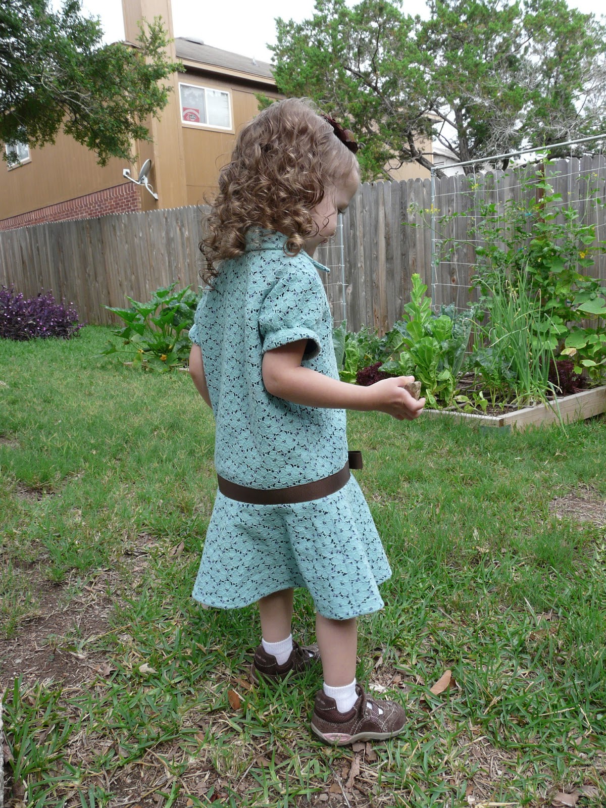 Amanda's Adventures in Sewing: Simplicity 2907 - Aqua lace toddler dress