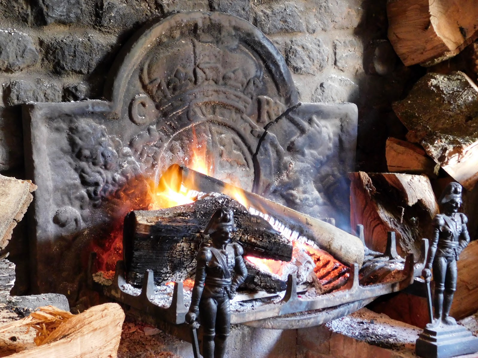 Corfu Blues and Global Views: The George Hotel, Castle Cary, Bonfire ...