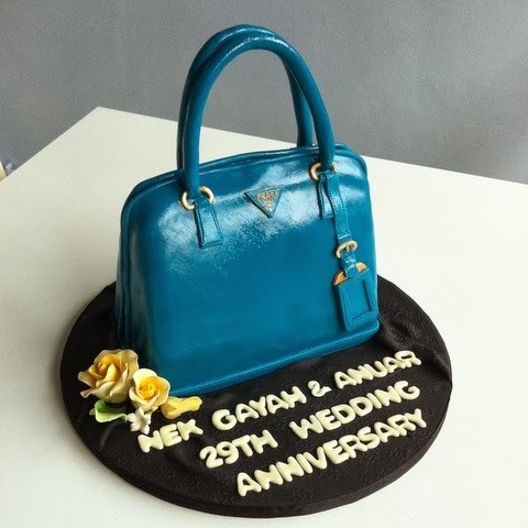 TeaRoom by Bel Jee: A Prada Handbag cake for anniversary