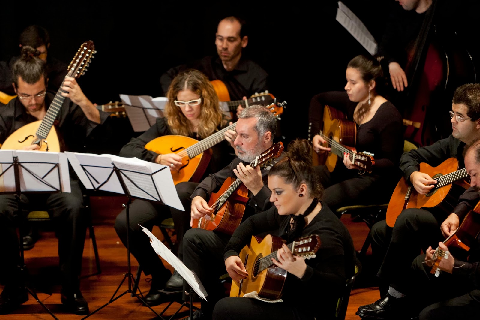 AL ROJO VIVO: LA ORQUESTA DE PLECTRO "CIUDAD DE LOS CALIFAS" DE CÓRDOBA ...