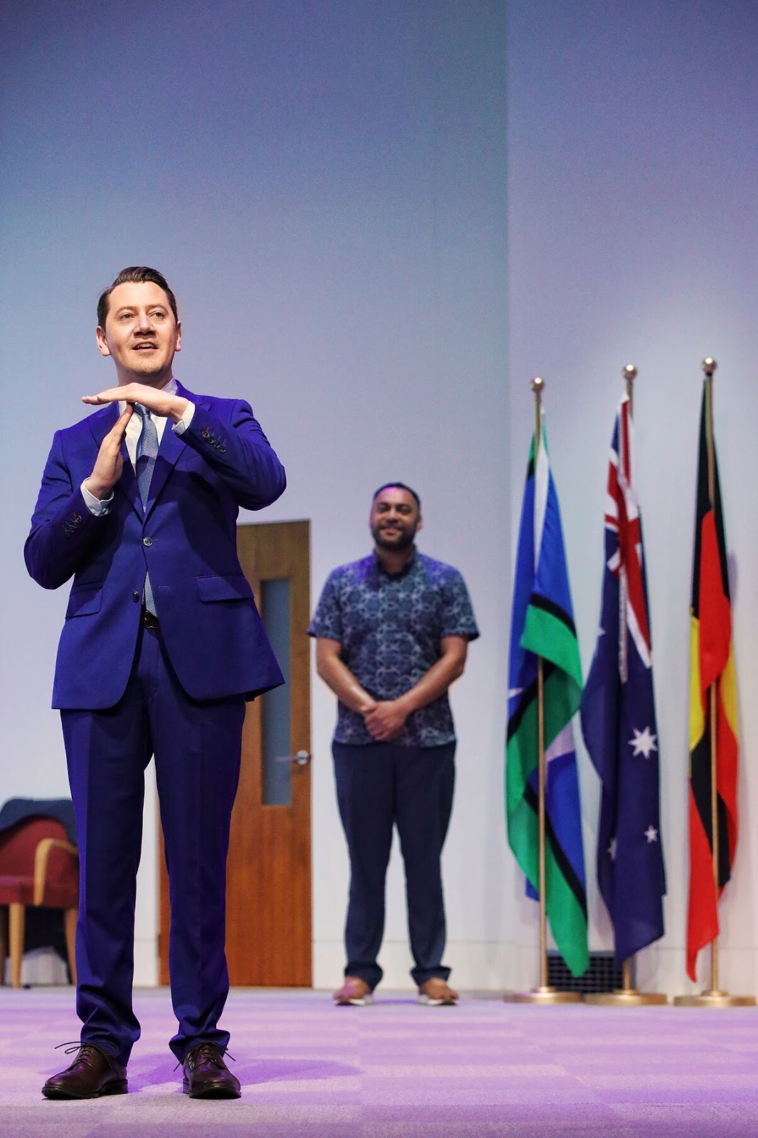 Canberra Critics Circle: HOW TO RULE THE WORLD