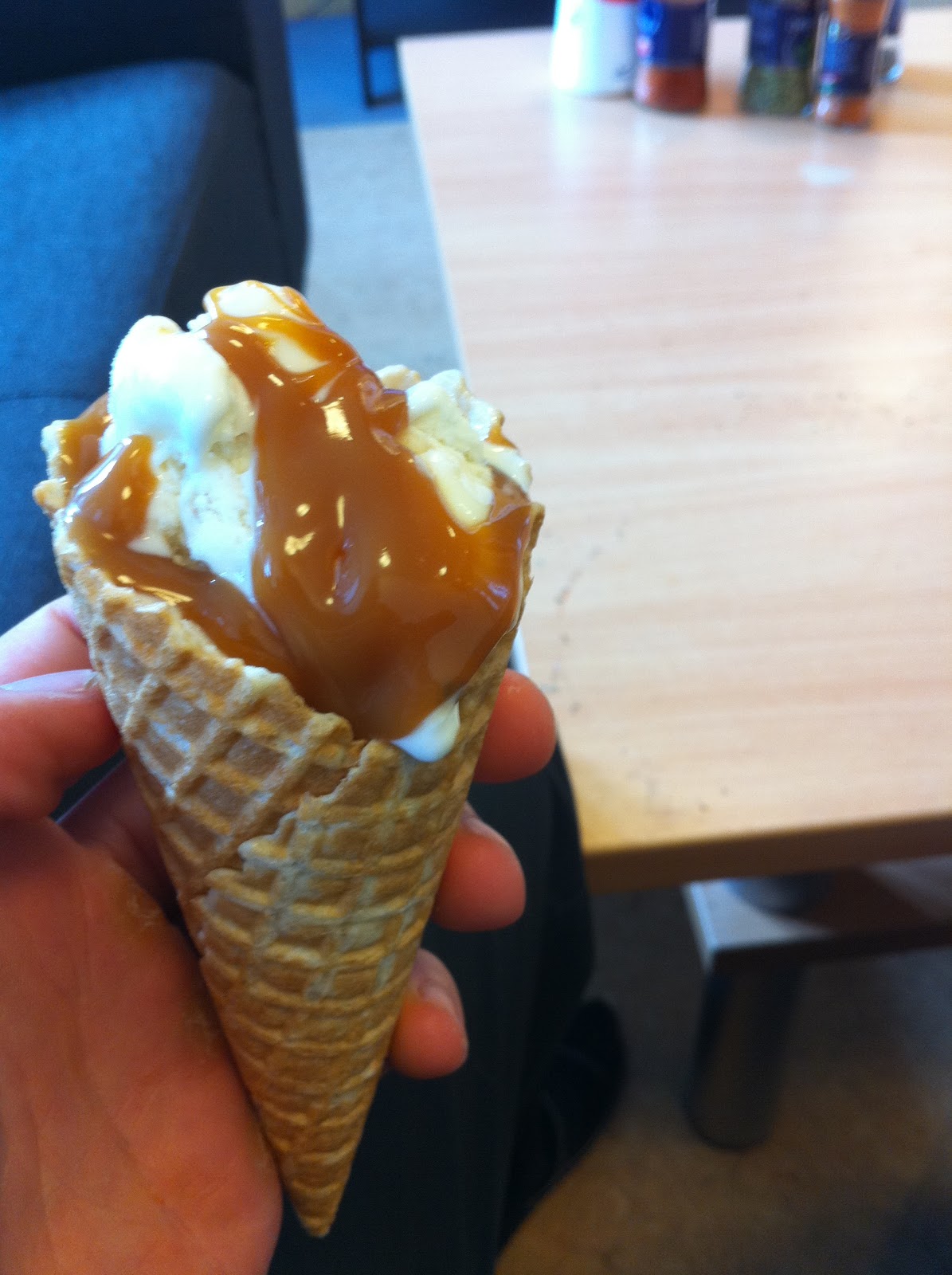 Deffa med pizza: GB Gräddglass Krokant