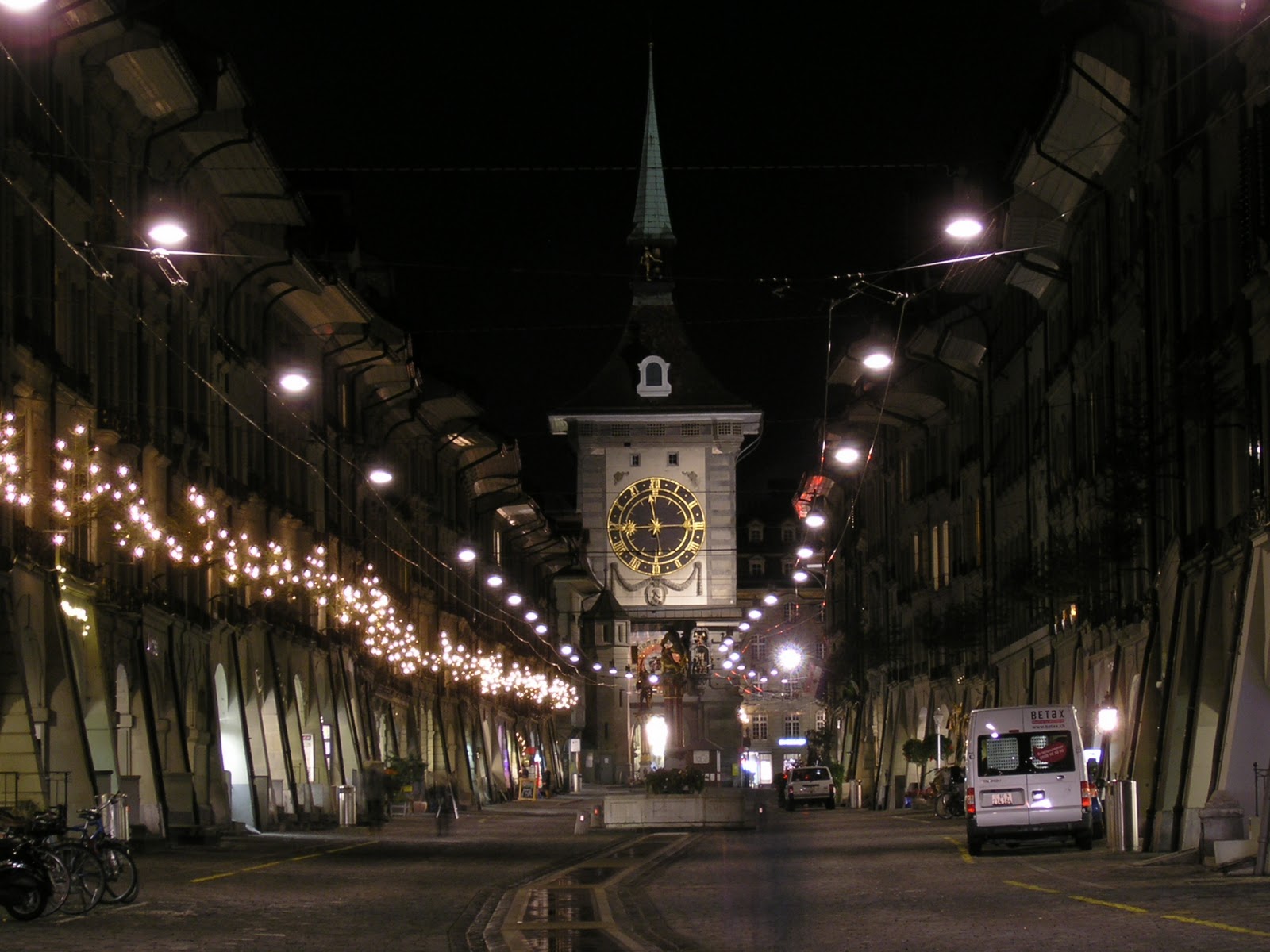 Mere shadows in the water...: Bern by night