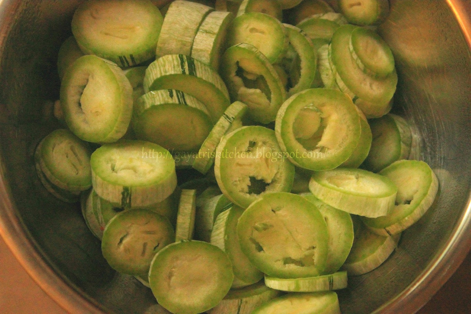 Gayatri's Kitchen: NO OIL PADWAL BHAJI USING SLOW COOKER | पडवळ भाजी ...