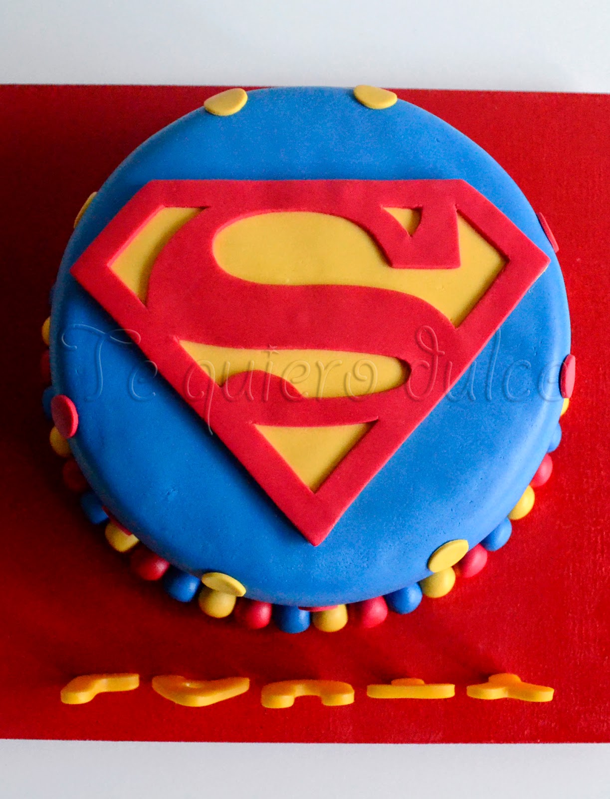 ♥TE QUIERO DULCE♥: Torta con el logo de Superman