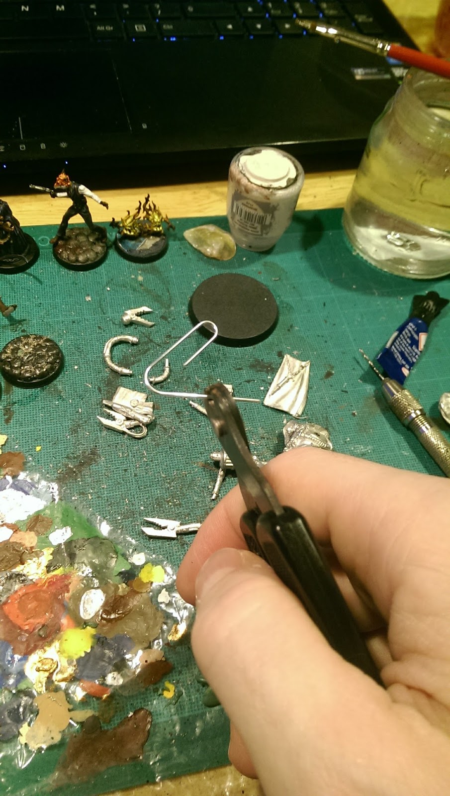 Pinning Minis - Delphan Gruss Construction