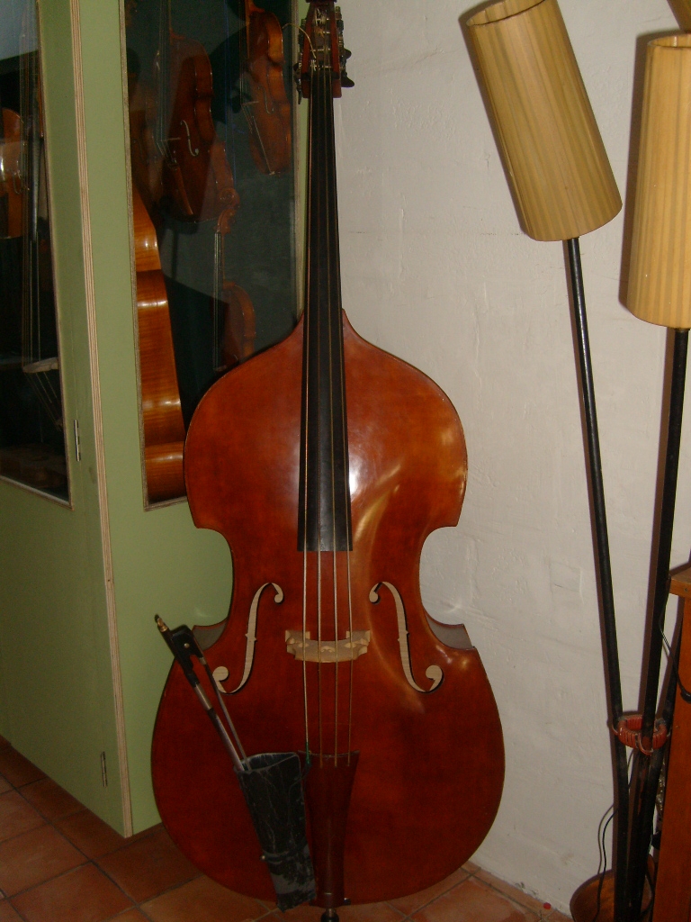 Pasaje Valle: Román Cedrón: contrabajista, luthier