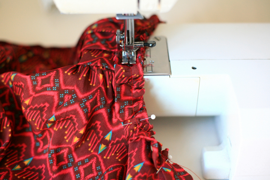 Trend & DIY: high neck tiny ruffle tops (with tutorial) / Create / Enjoy