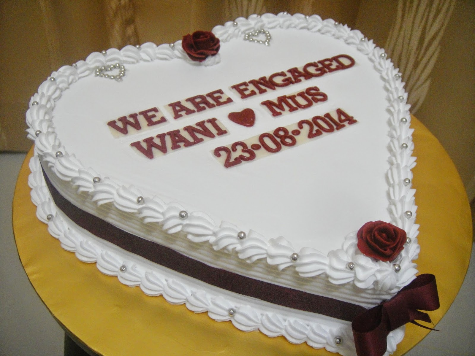 YES.HomemadeBakery : Happy Lovely Couple - Engagement Cake