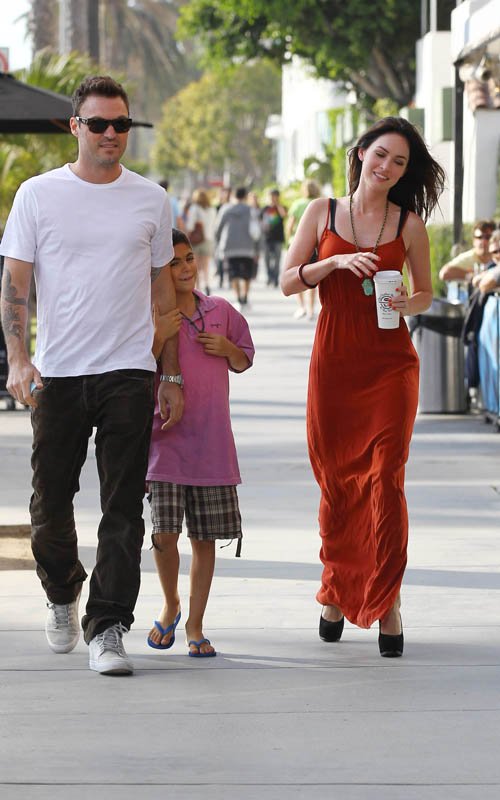 Times4News: Radiant Megan Fox's with Family in Weekend Family Dinner ...