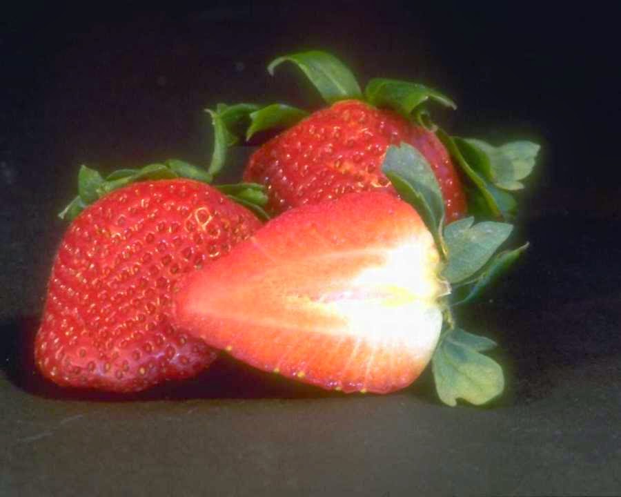 Sorprende a tu pareja con fresas : CELULITIS Y MUCHO MAS