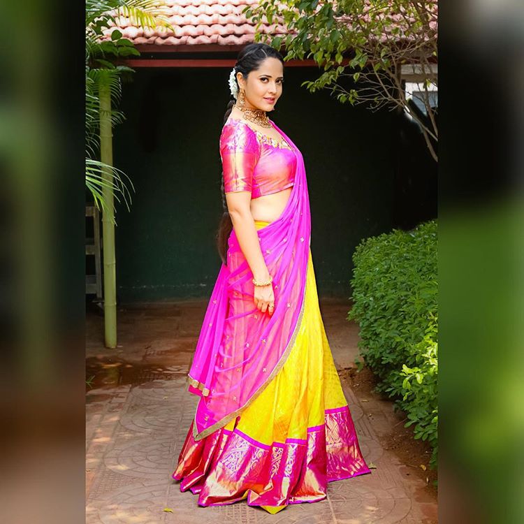 Television Actress Anasuya Bharadwaj In Sleeveless Yellow Saree ...