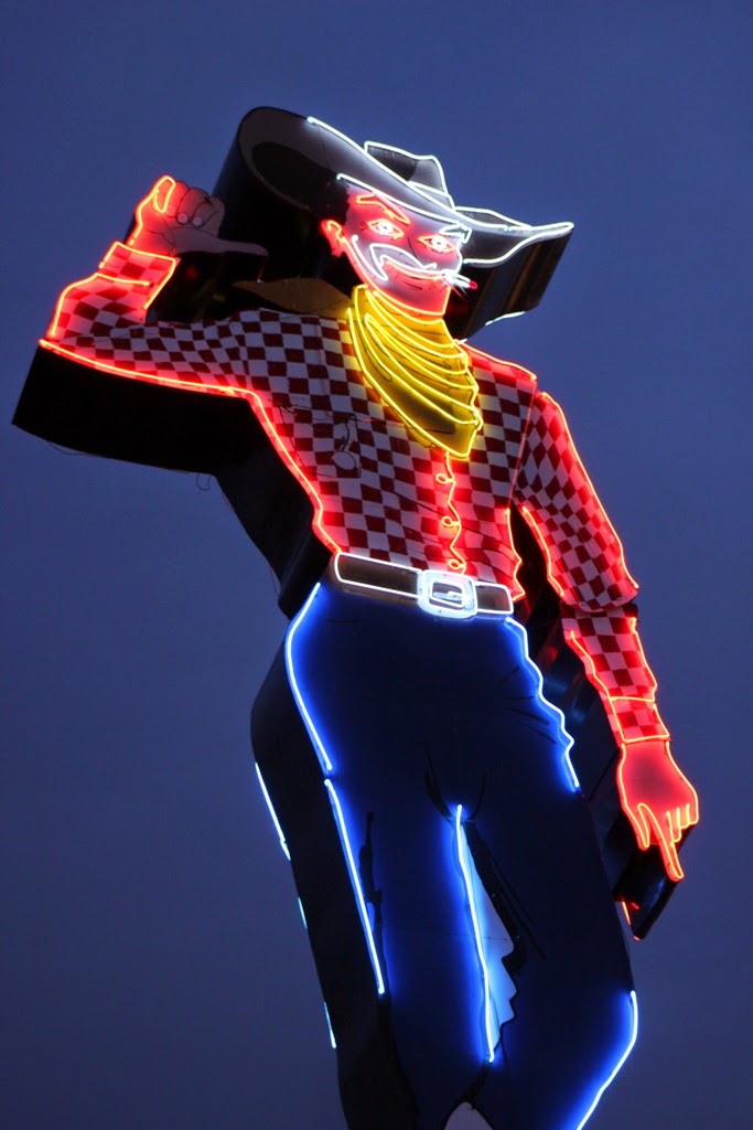 Laughlin Buzz: River Rick gets Lit at the Pioneer