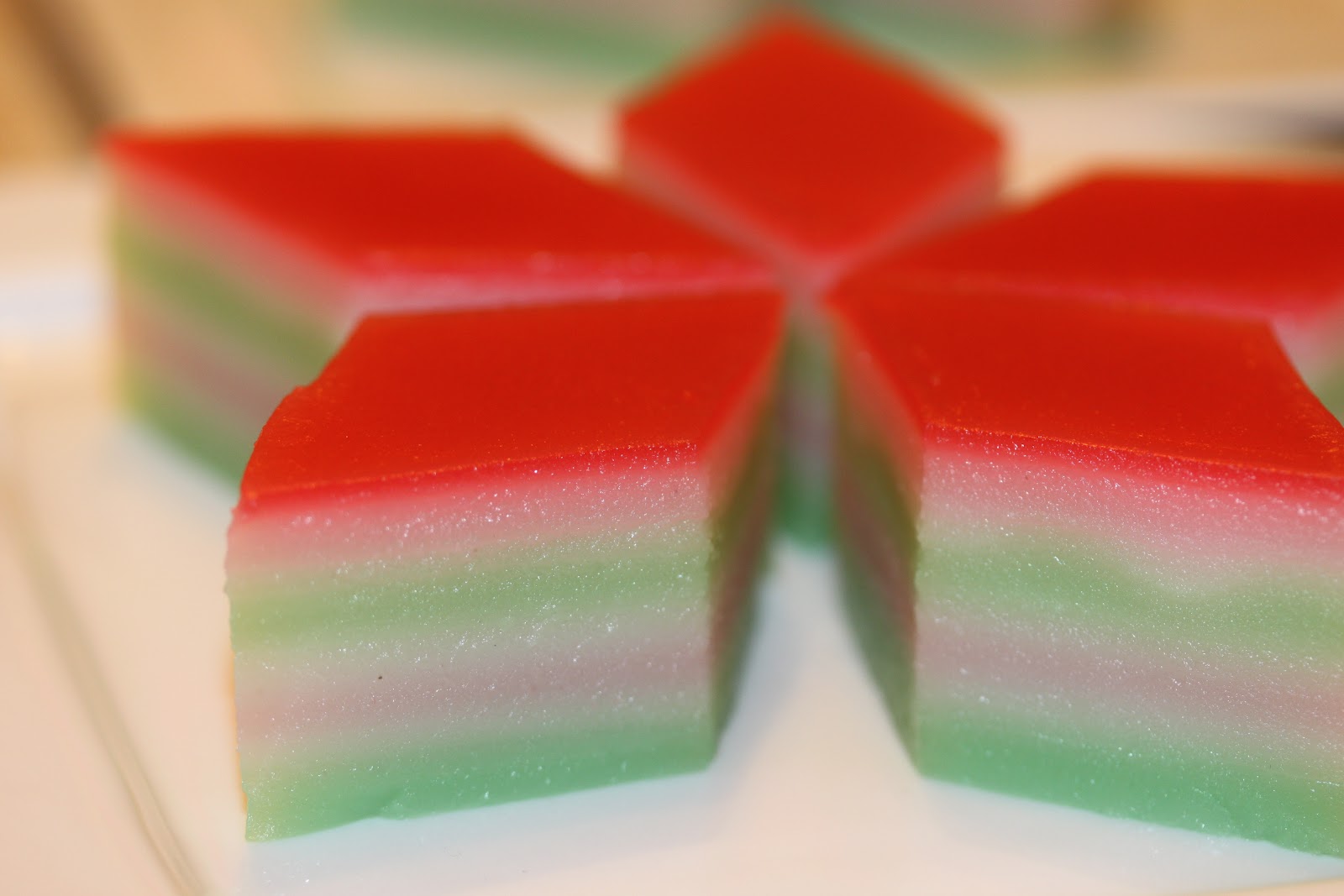 Simply Lecker: Malaysian Kuih Lapis / Nine Layers Coconut Cake 九层糕