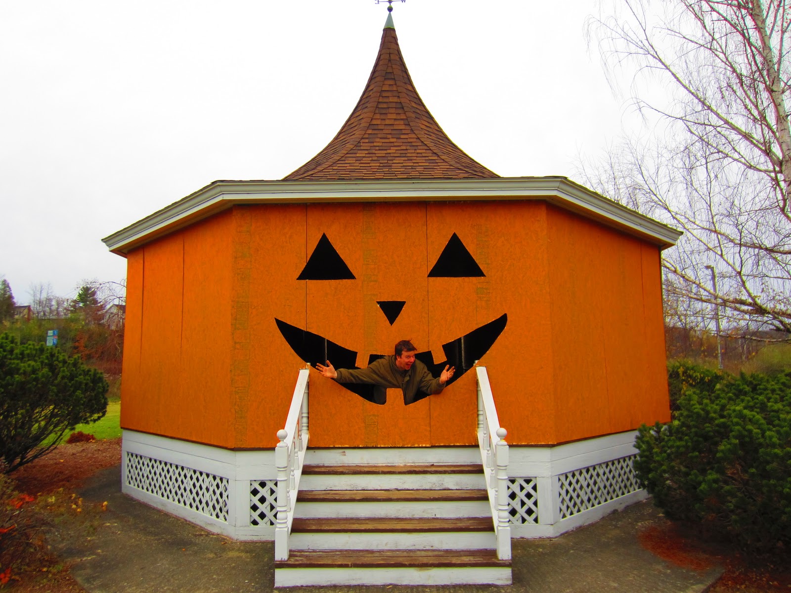 Relaxshacks.com: Happy Tiny-House Halloween- A Pumpkin Gazebo/Hut from ...