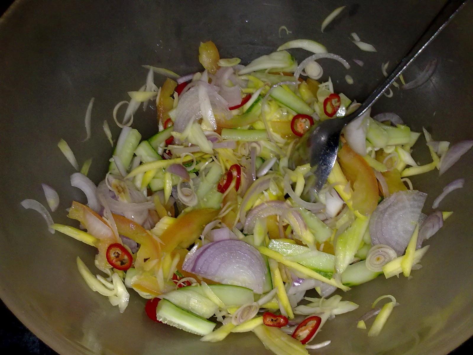 UDANG MASAM MANIS & KERABU PAUH SEAFOOD & SIAKAP KUKUS ALA SIAM | MAMA ...