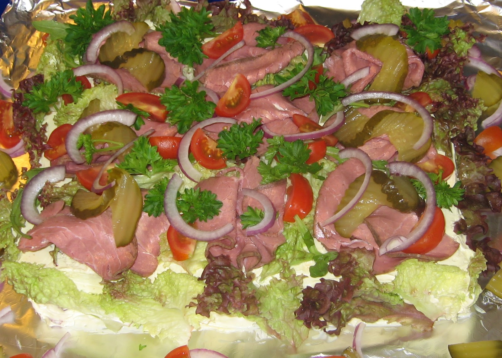 Velkommen til Kjøkkenkroken: Smørbrødkake med bacon og roastbiff