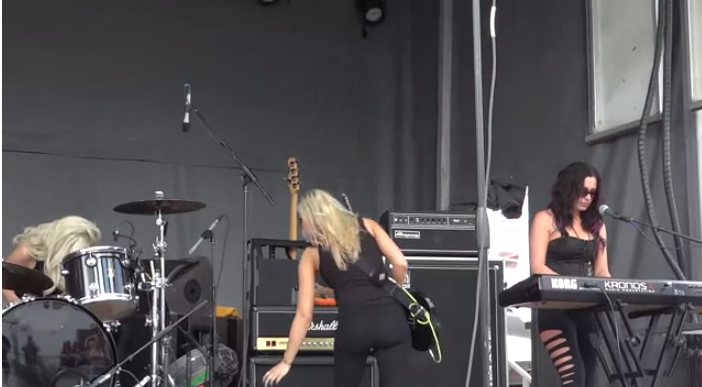 Nita Strauss Courtney Cox Femme Fatale Falling In And Out Of Love Rock Cruise 2013