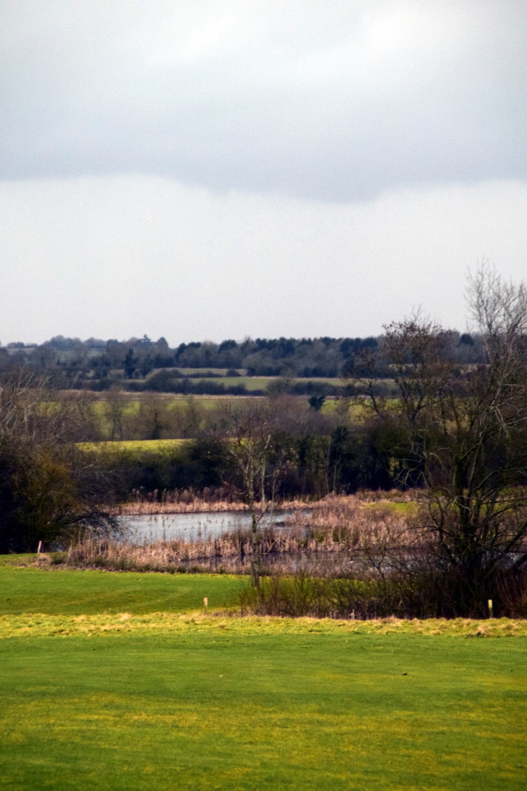 Enjoy your time with beautiful places: Hellidon Lakes and village