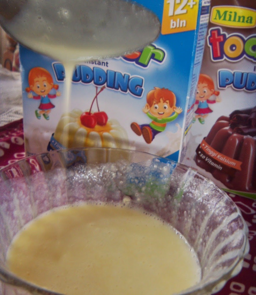 2. Aduk merata sampai bubuknya larut