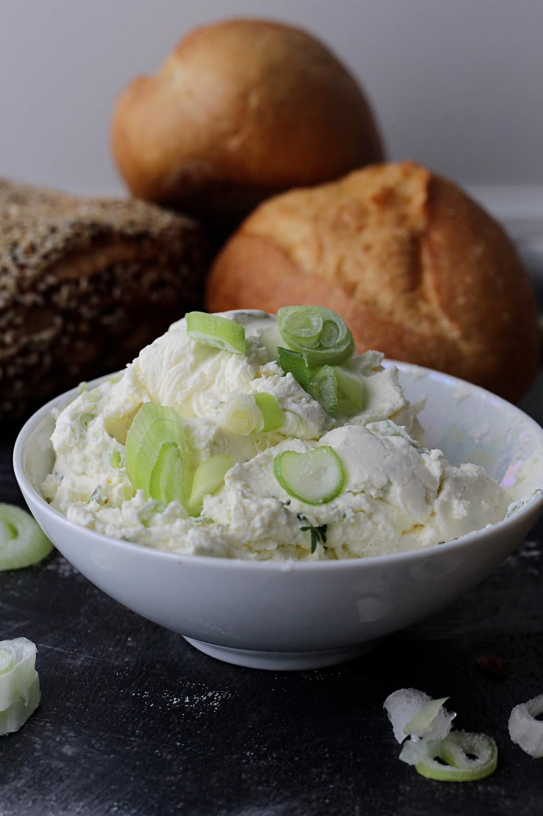 selbstgemachter Frischkäse mit Kresse und Frühlingszwiebeln ...