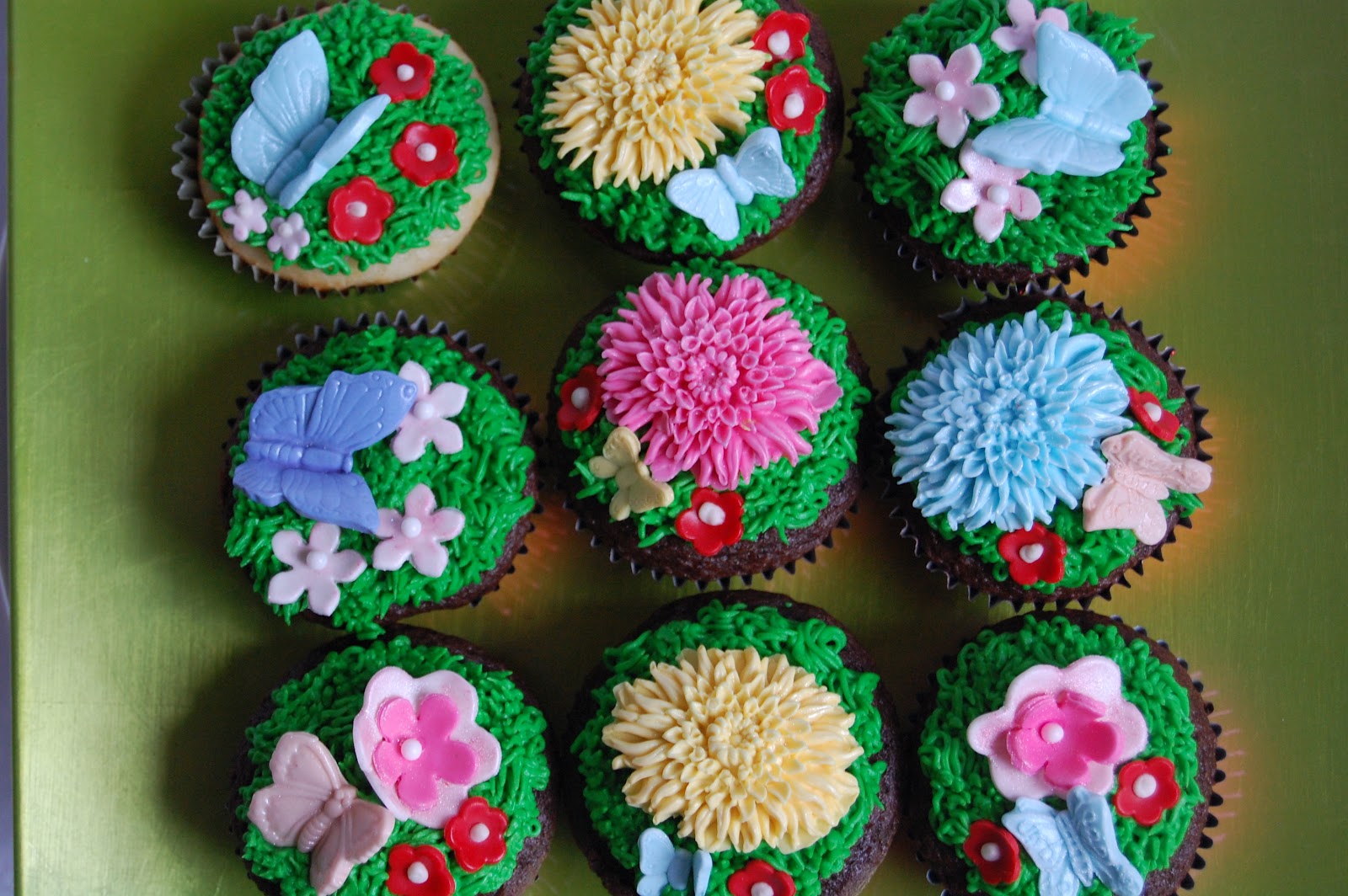 CUSTOMISED CAKES BY JEN: Butterfly & Garden Cupcakes