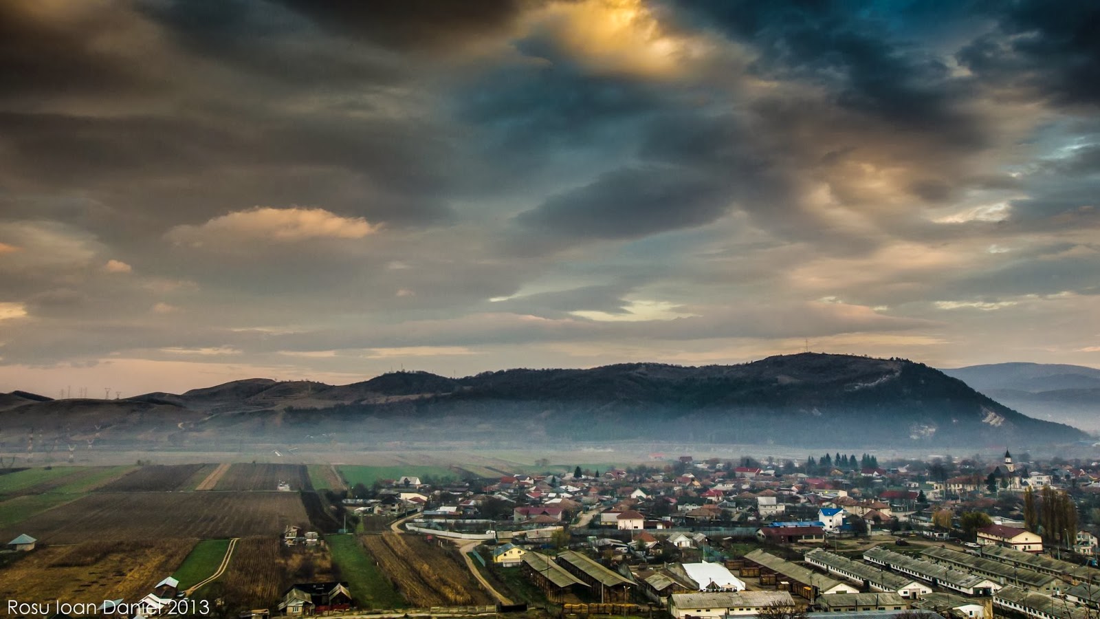 DEFERLĂRI: Fotogeografica: Dealul Perchiu