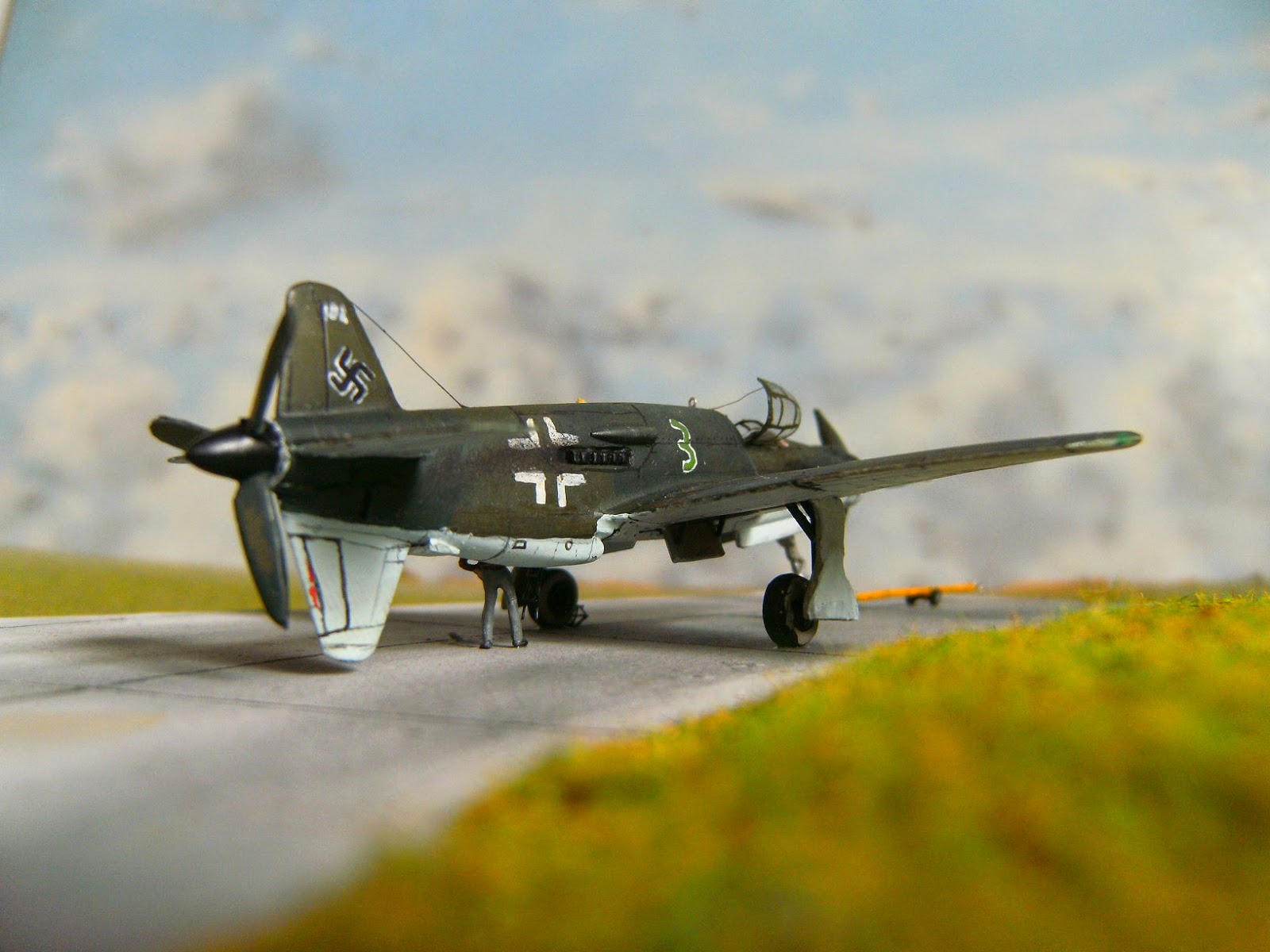 Happyscale-Modellbau: Dornier Do 335 Pfeil - resin 1-144